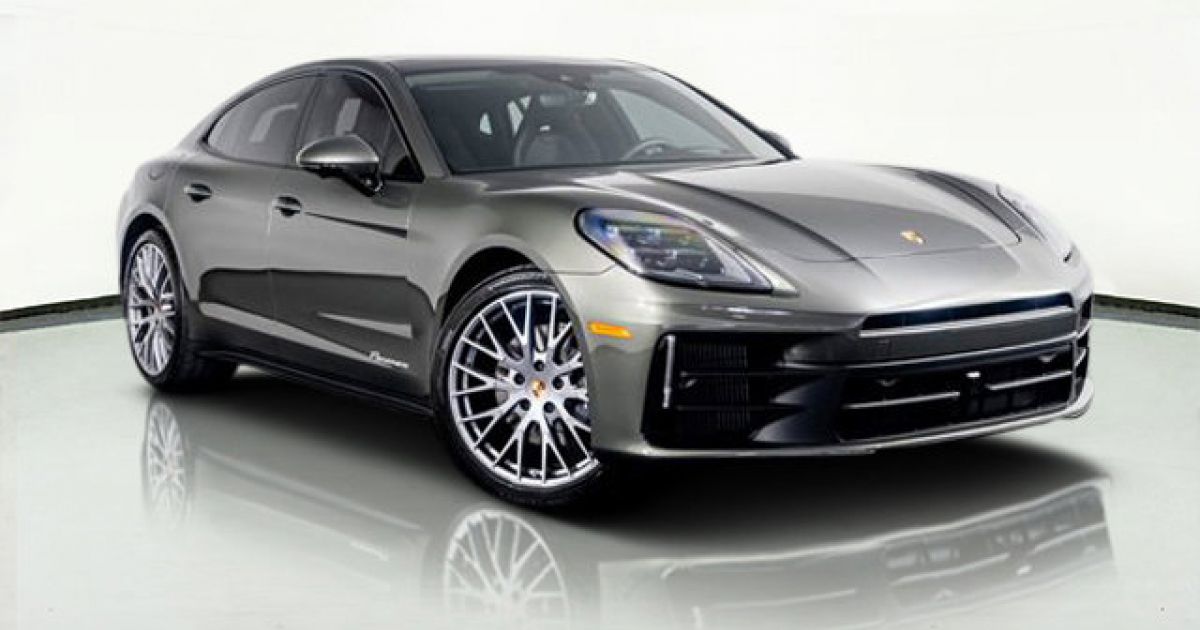 Used 2025 Porsche Panamera Hatchback for sale at HGreg